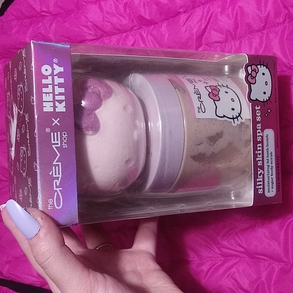 Hello Kitty | Bath & Body | New Hello Kitty X The Creme Shop Silky Skin ...